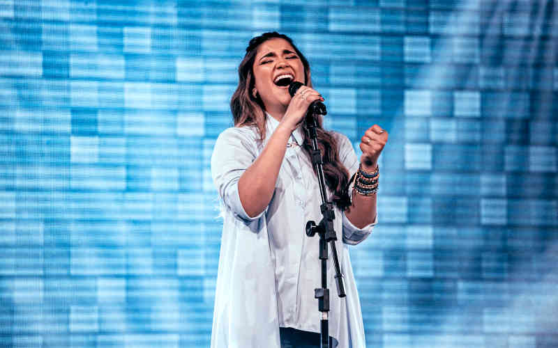 Cantora Isa Ribeiro lança o clássico "Jesus filho de Deus"