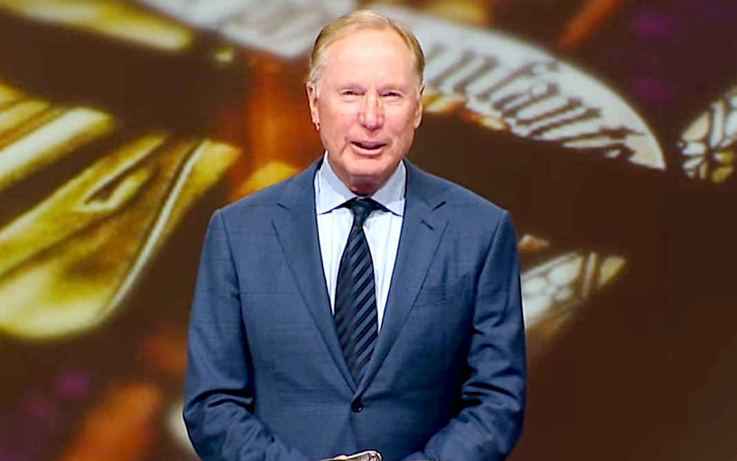 Max Lucado é homenageado pelos 35 anos de carreira