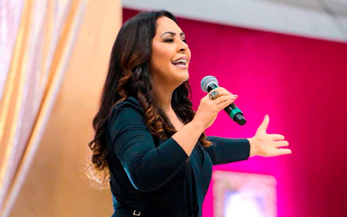 Conheça a história da cantora gospel Rose Nascimento - Comunhão