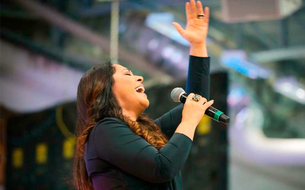 Conheça a história da cantora gospel Rose Nascimento - Comunhão