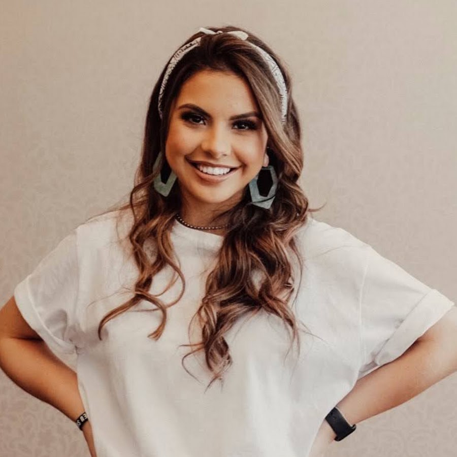 Conheça o novo single de Amanda Loyola, Meu Socorro Vem