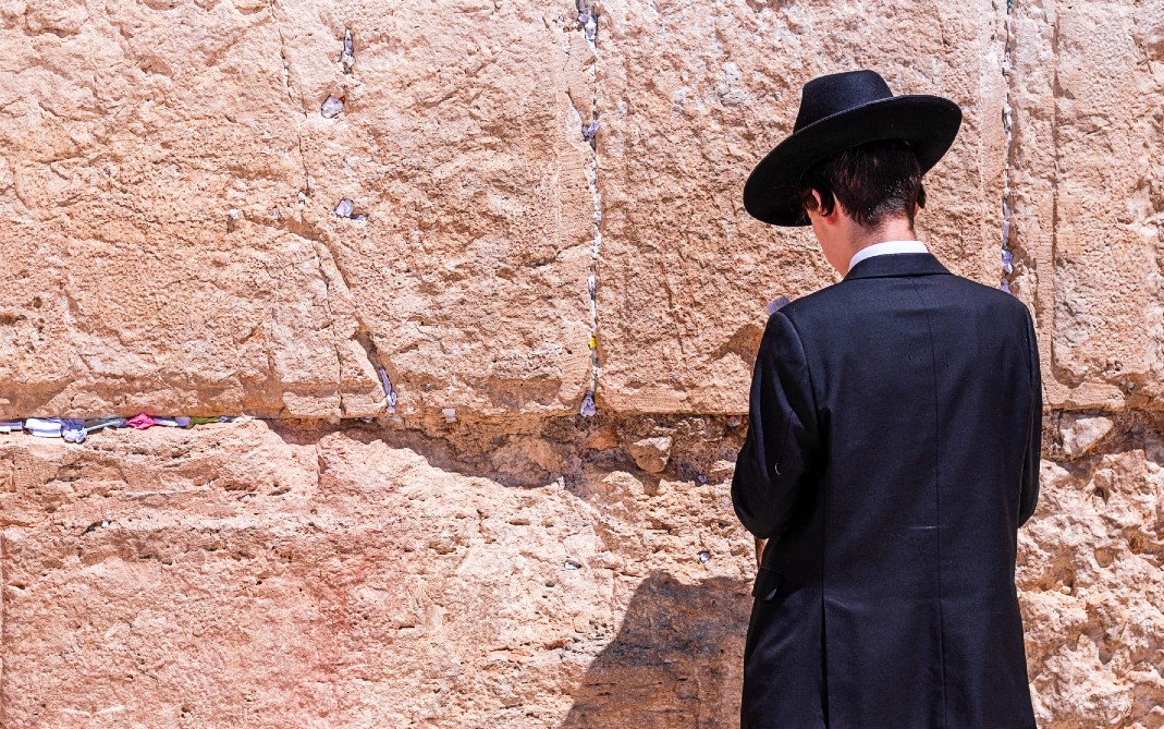 Mais que um Rabino: a vida e os ensinamentos de Jesus