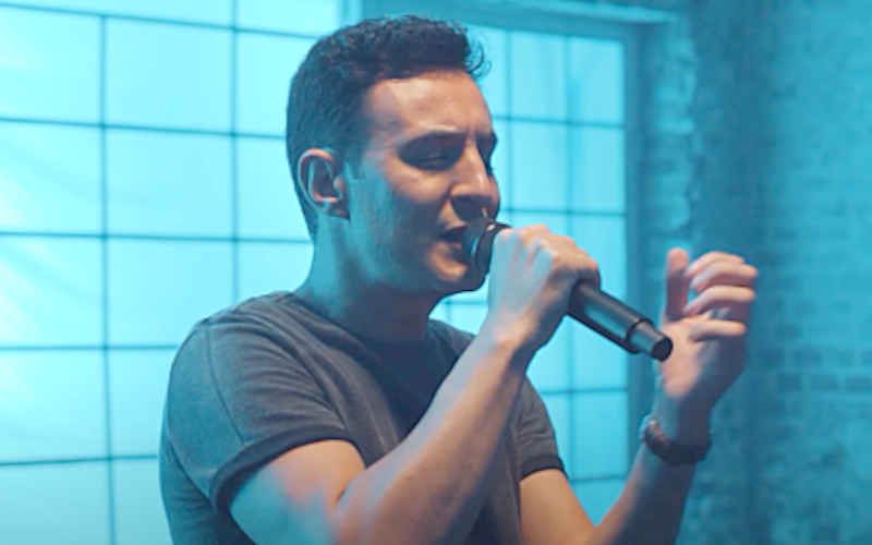 Leandro Borges canta "Segura a minha mão"