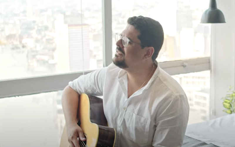 "Doce presença", com Fred Arrais e Ludmila Ferber