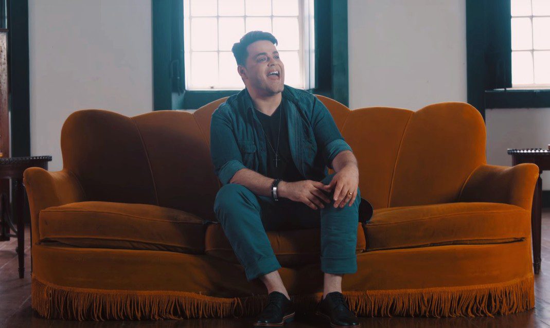 Robinson Monteiro lança o clipe de "Eu Clamo a Ti"