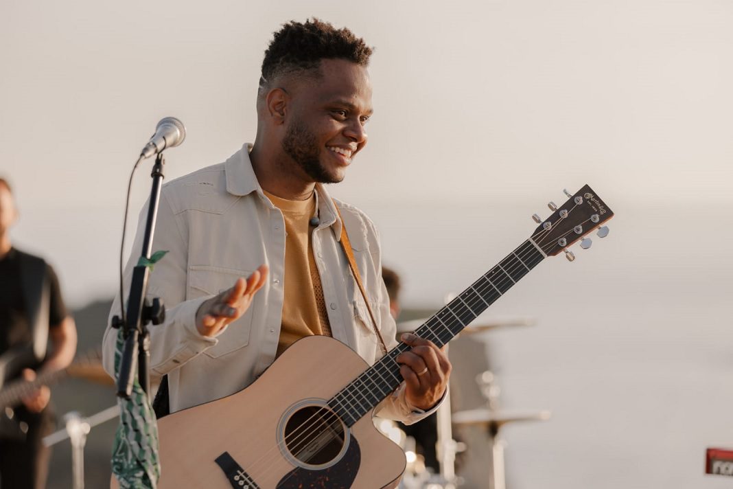 O sacrifício de Jesus na voz de cantor Daniel Senna