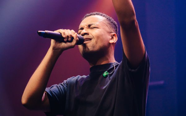 'Vitória': novo clipe de Lagoinha Worship e Felippe Valadão