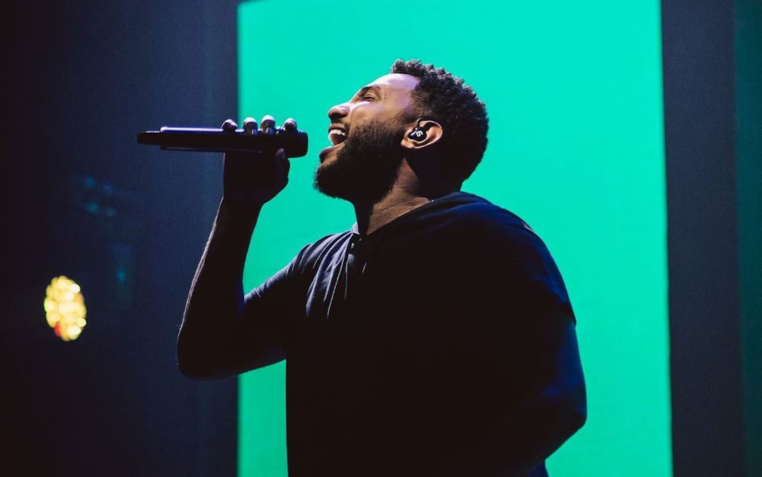 Eli Soares estreia o novo single e clipe de "A Tua Glória"