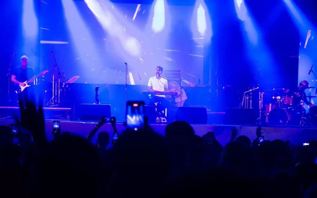 Vídeo: Três horas de emoção, adoração e rendição na primeira noite de ...