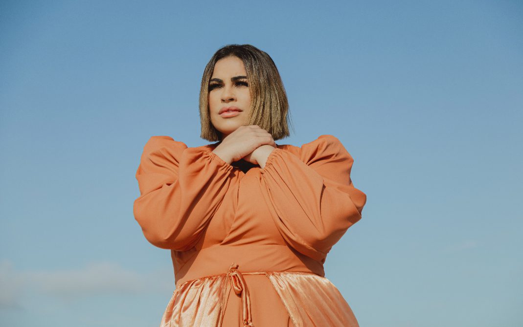 Michelle Nascimento destaca a fé em "É Só Confiar" – Comunhão