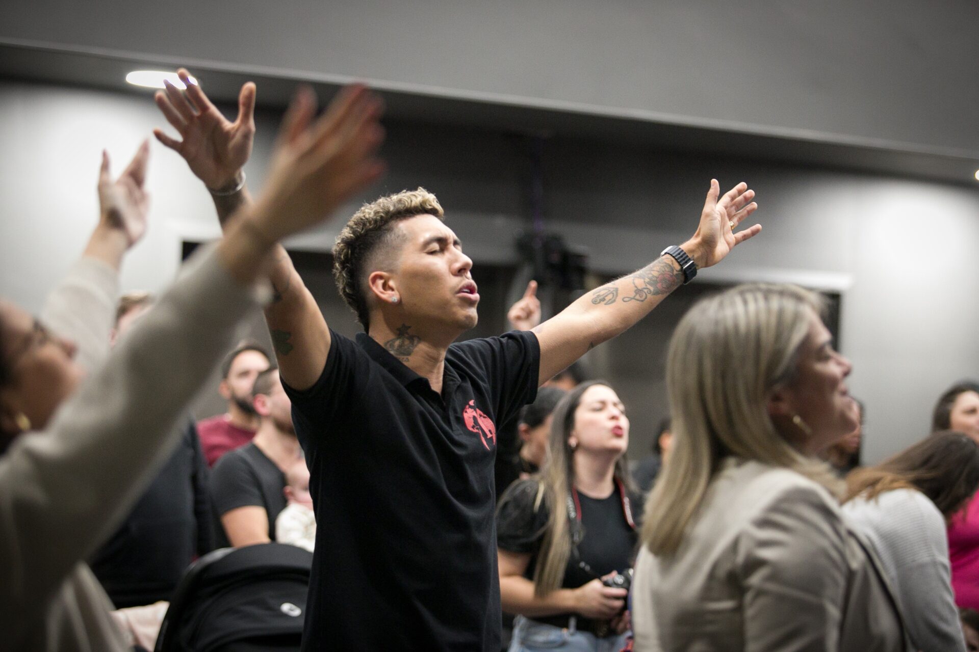 Manah Church oficializa mais dois templos na Inglaterra – Comunhão