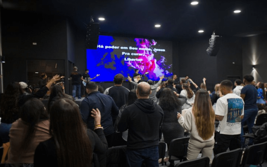 Manah Church oficializa mais dois templos na Inglaterra – Comunhão