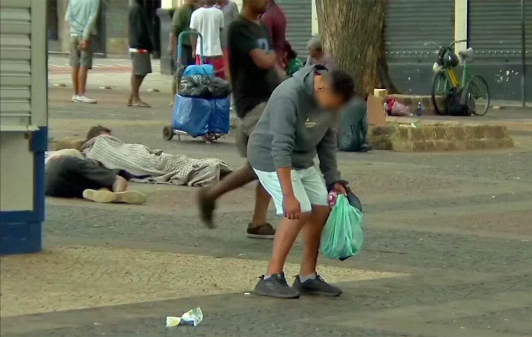 Nova droga K9, transforma humanos em zumbis