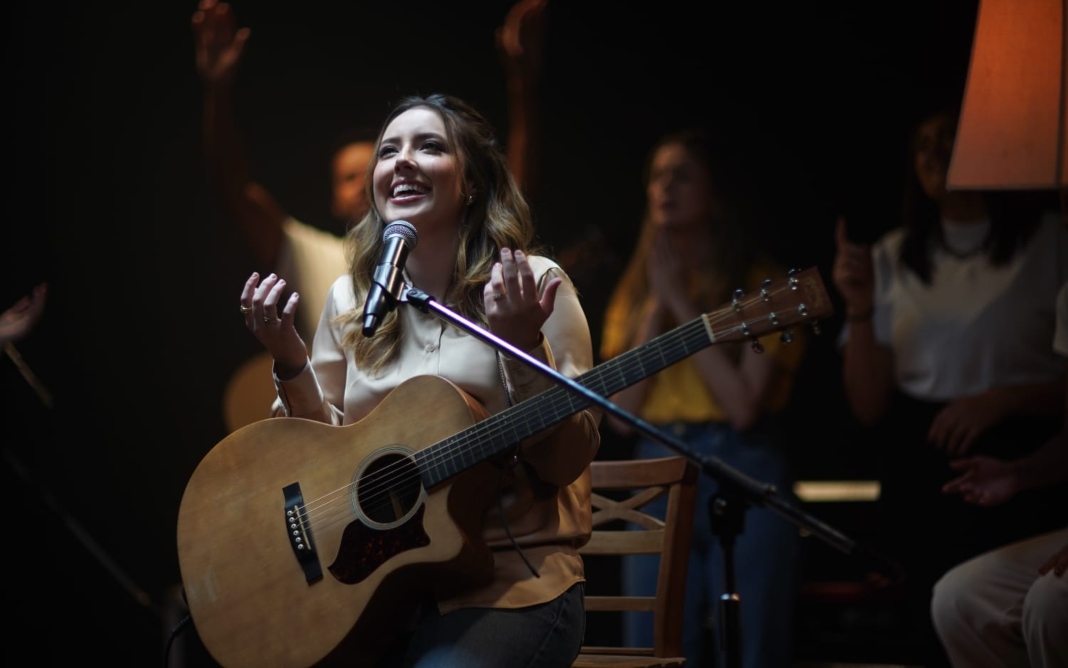 Esther Marcos destaca Jesus como "Melhor Amigo" em resposta à solidão ...