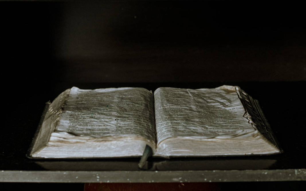 Grupo judaico lança Bíblia com Deus em "gênero neutro" – Comunhão