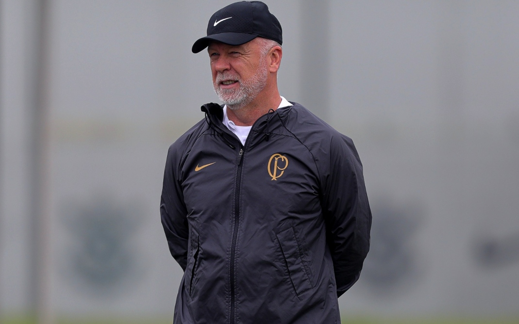 Mano não revela se vai alterar time em duelo com o Cuiabá