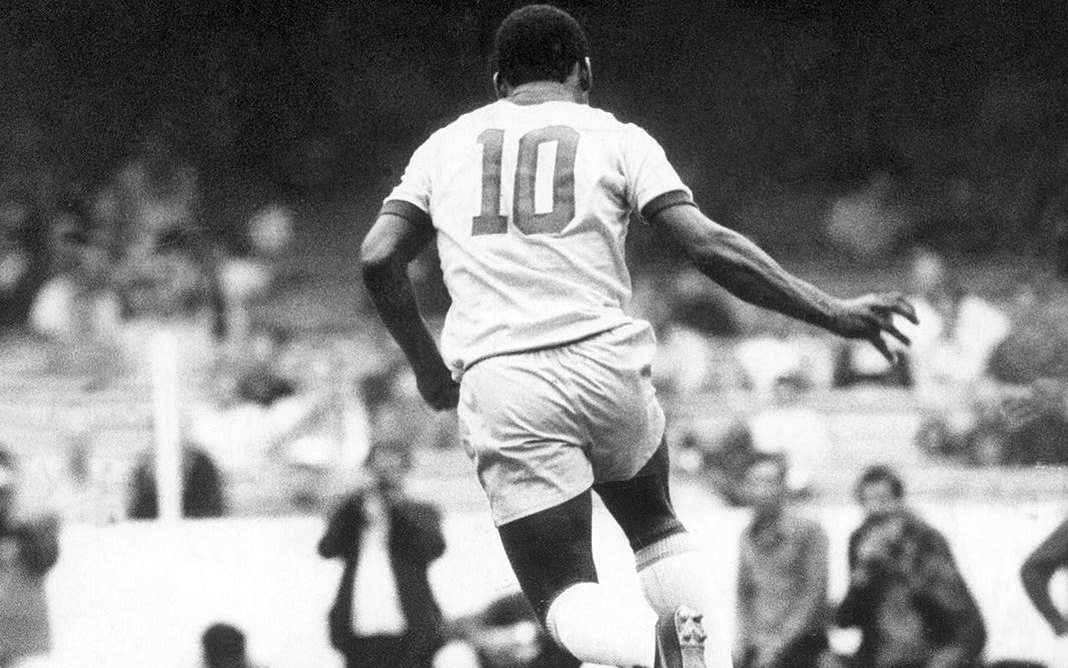 Um ano após morte, Pelé virou nome de estádios e prêmios