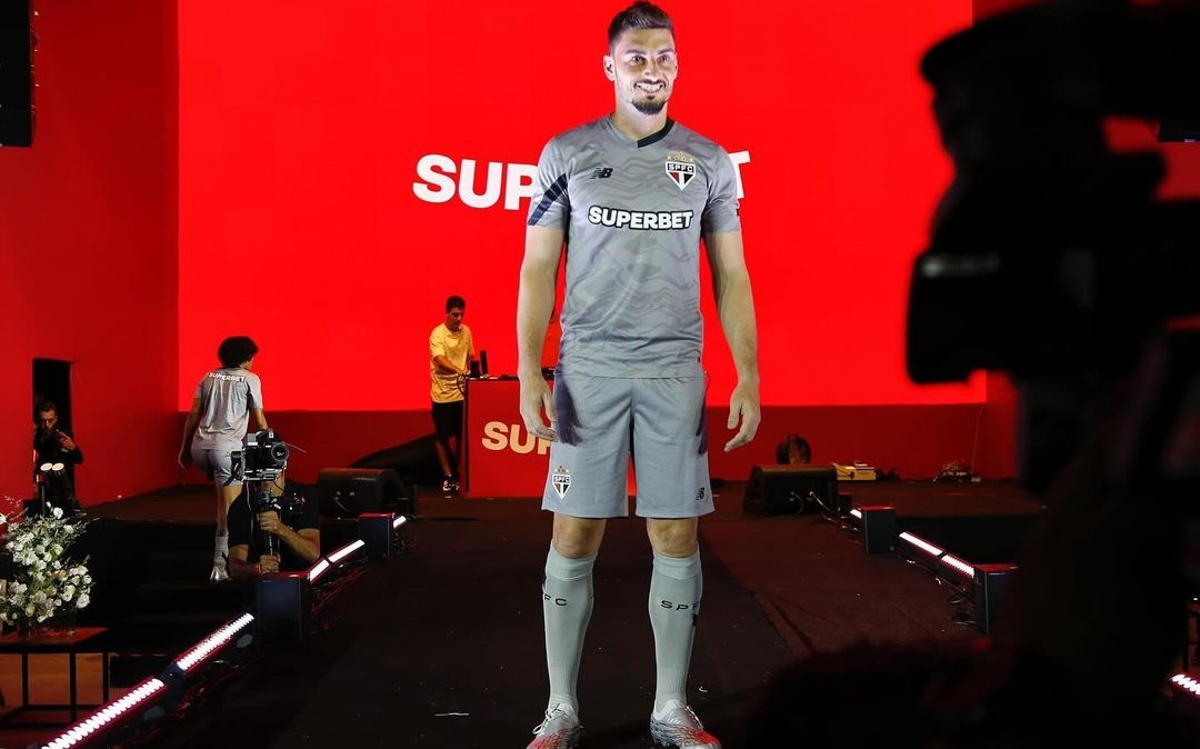 SPFC lança kit e oficializa 'bet' como patrocinador máster