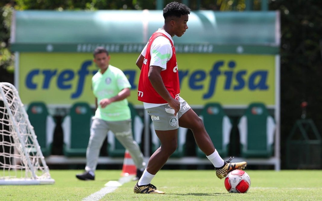 Endrick treina com o Palmeiras para enfrentar o São Bernardo