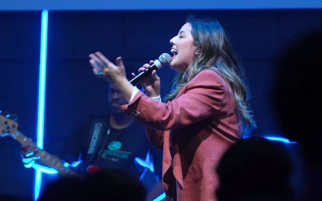 Esther Marcos lança parte 2 do medley "Maranata"