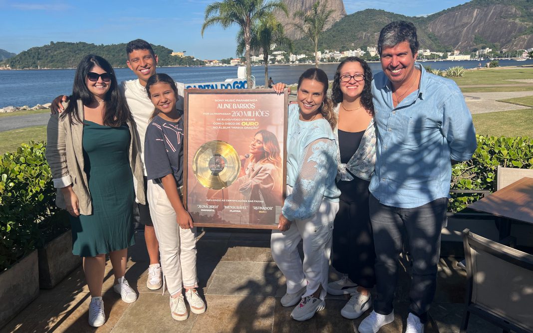 Aline Barros fala sobre ministério, família e sucessos da carreira