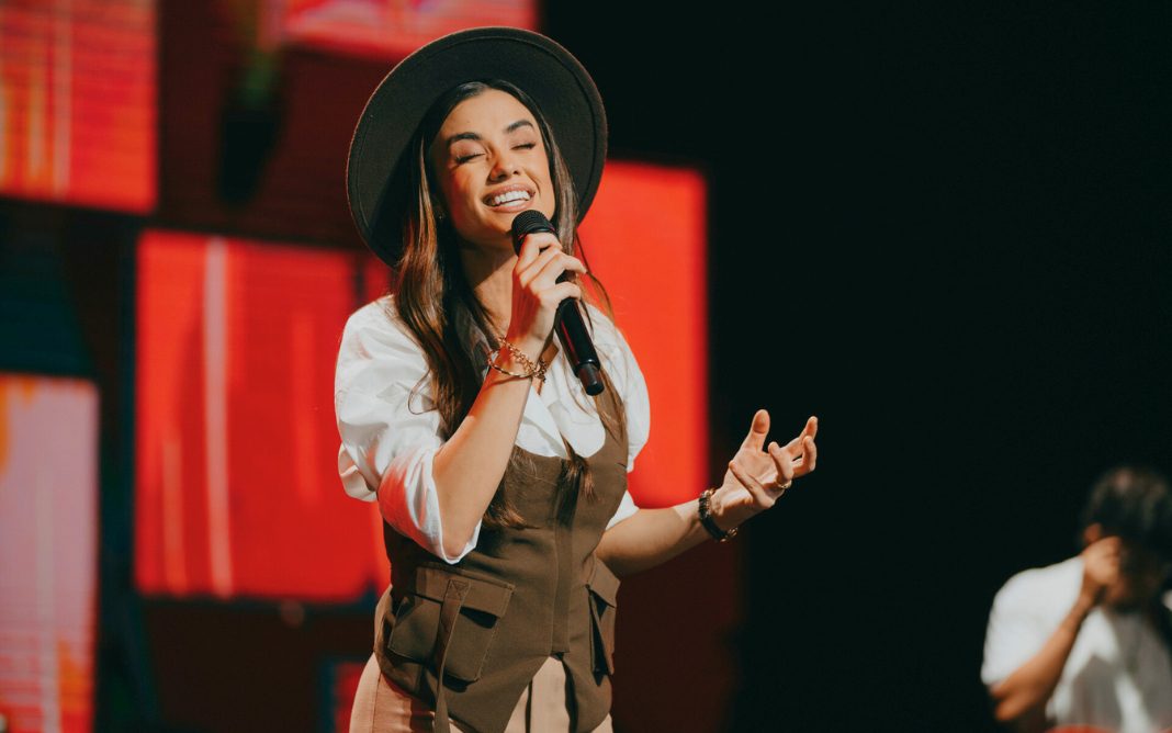 Isadora Pompeo: alcançando a nova geração pela música