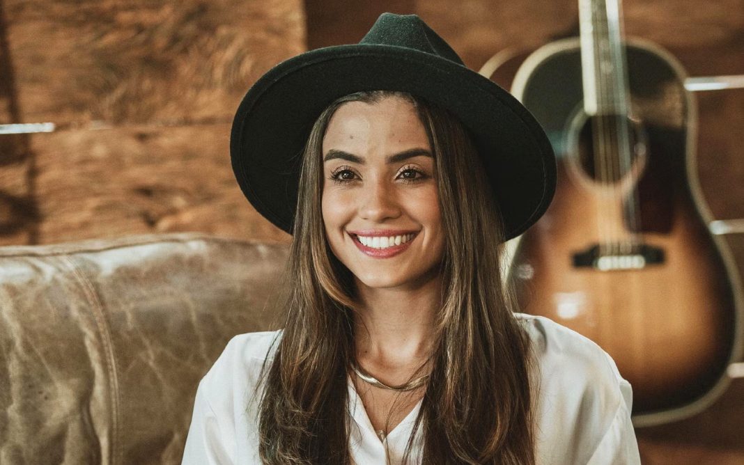Isadora Pompeo: alcançando a nova geração pela música