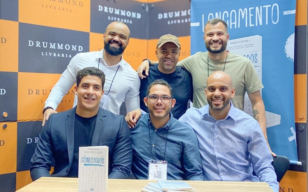 Rodolfo Capler lança obra colaborativa "Conectados" na Bienal em SP