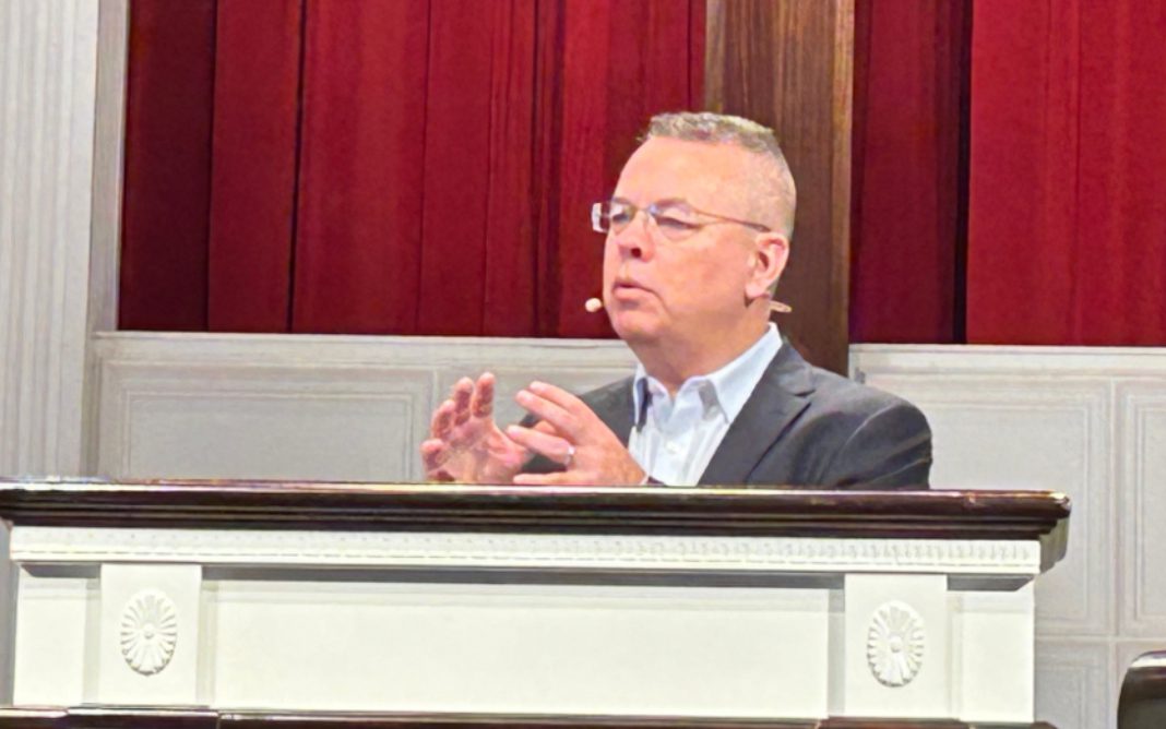 Pastor perseguido diz que teve a fé moldada nos anos de prisão – Comunhão