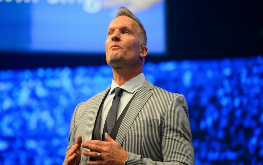 Pastor cria versão de si mesmo em IA para "orações personalizadas ...