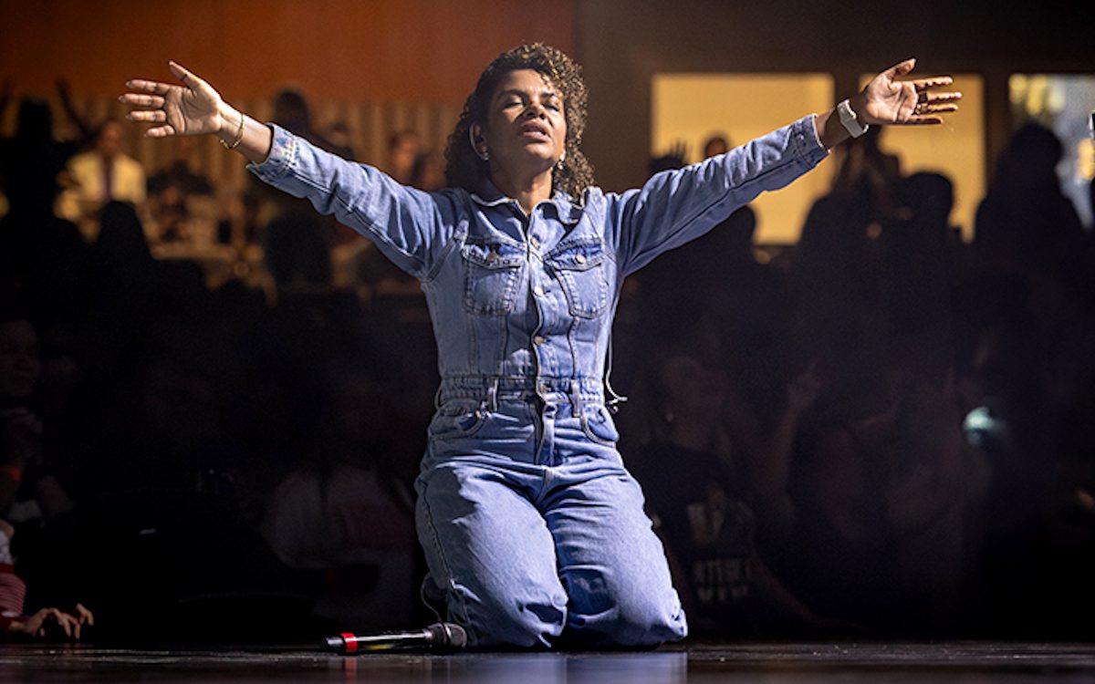 Nívea Soares revive sucesso "Rio" em versão ao vivo