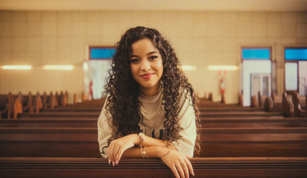 Gaby Cardozo lança "Clamo Jesus" e traz esperança em pleno Setembro Amarelo