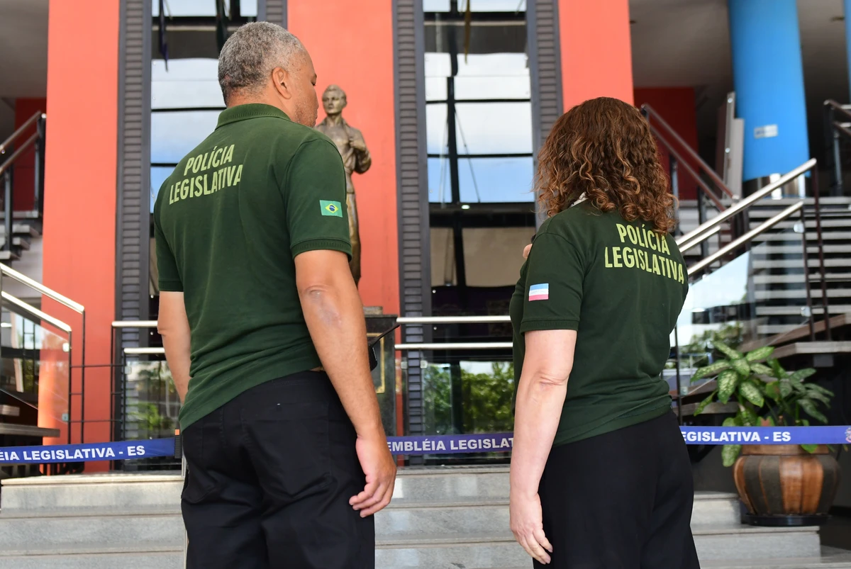 Policiais legislativos de assembleias estaduais passam a ter porte de arma